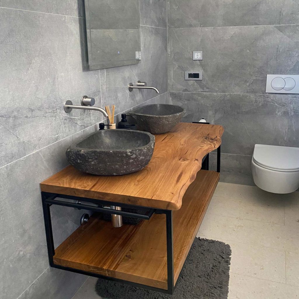 Waschtisch aus Massivholz mit Baumkante Schwebend Filigran - Spon-Holz